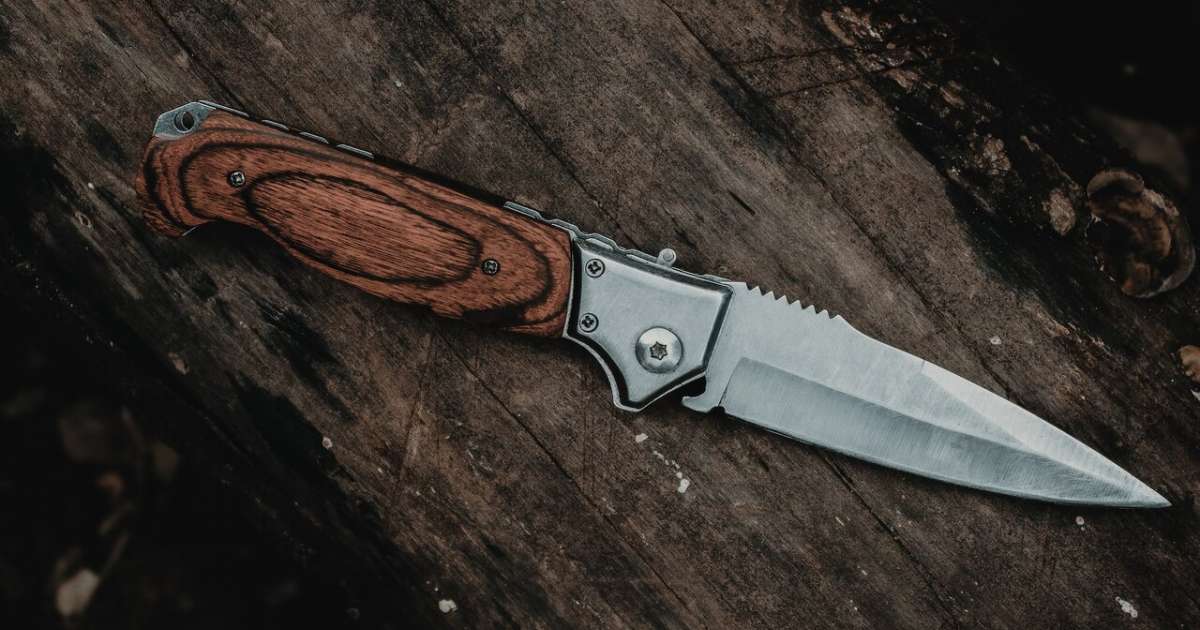 The Best Kayaking Knife: Suggestions & Considerations